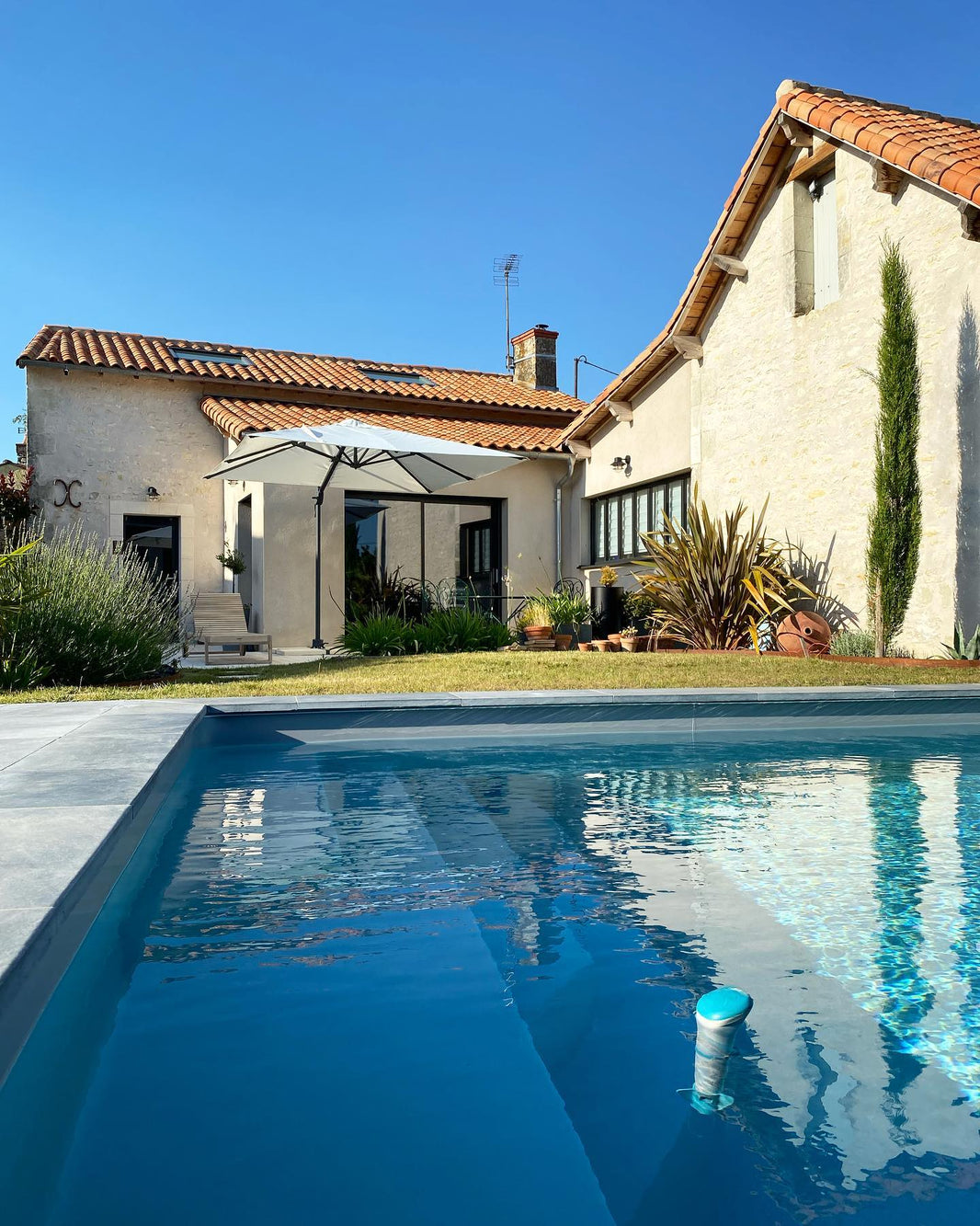 iopool - Monitor your swimming pool water 24/7 with iopool app